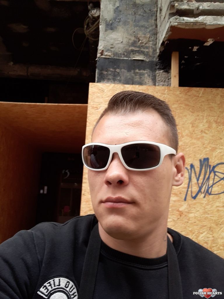 Handsome Polish man: user: Bartoszpl, 33 years old
